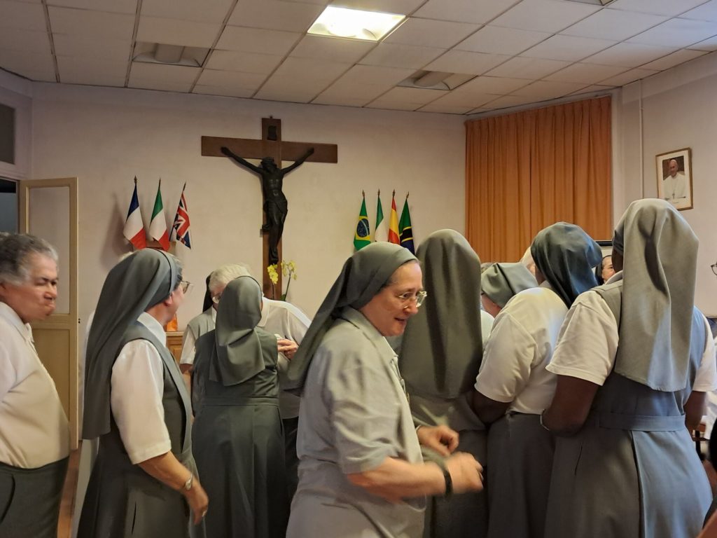 Religieuses du Saint Sacrement : un chapitre chargé d'espérance - Corref